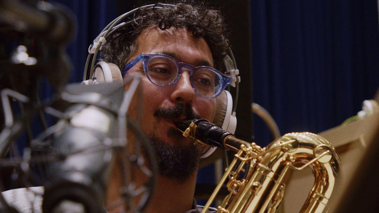 TOYTOY & NDR Bigband spielen "Music Upstairs" | ard.de